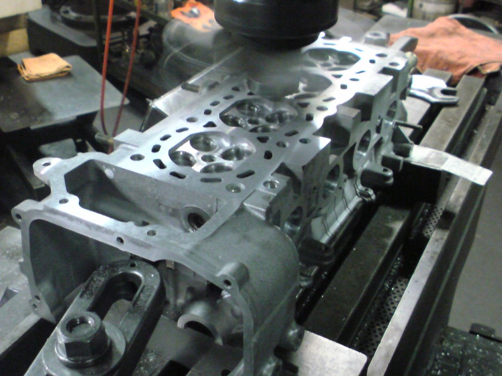 JUN MACHINE SHOP - Inside JUN Machine shop - CR12ヘッド面研